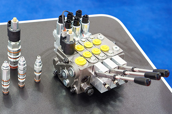 Mini excavator hydraulic valves - Discover our range | TVH Americas